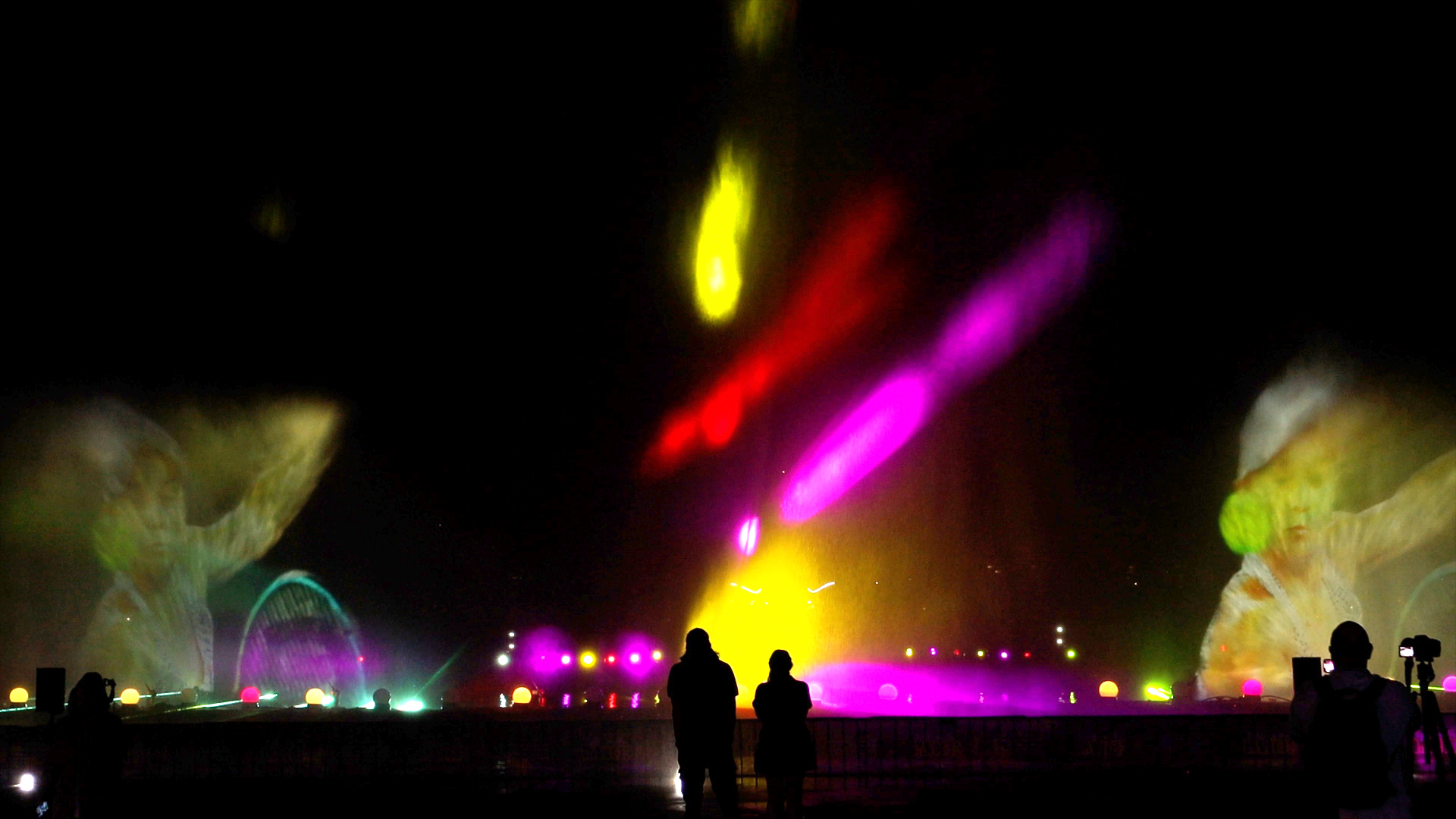 Lake Burley Griffin Lights up Canberra!