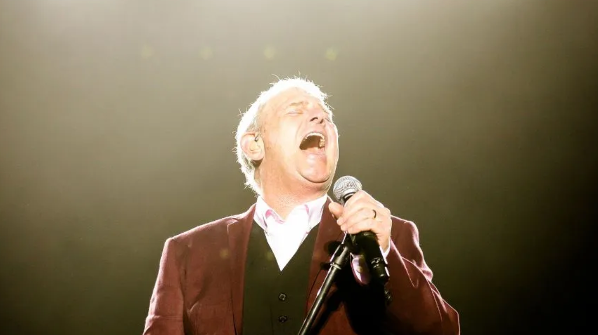 John Farnham spotted for the first time since major surgery!